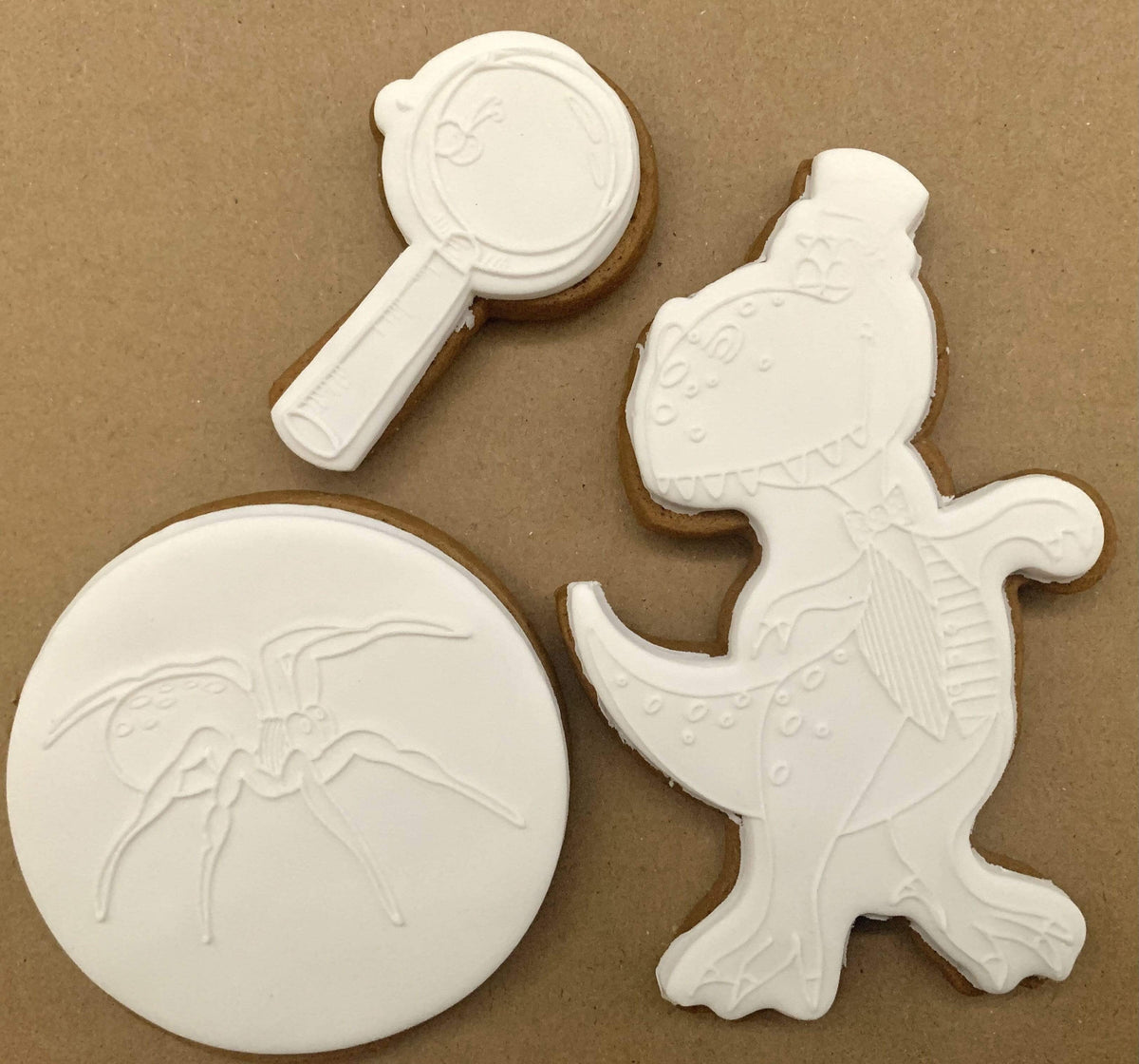 Paint your own Gingerbread Dinosaur and Bug set – SmashingCakes